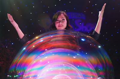 Angélica Italia: Ana Yang Gazillion Bubble Show