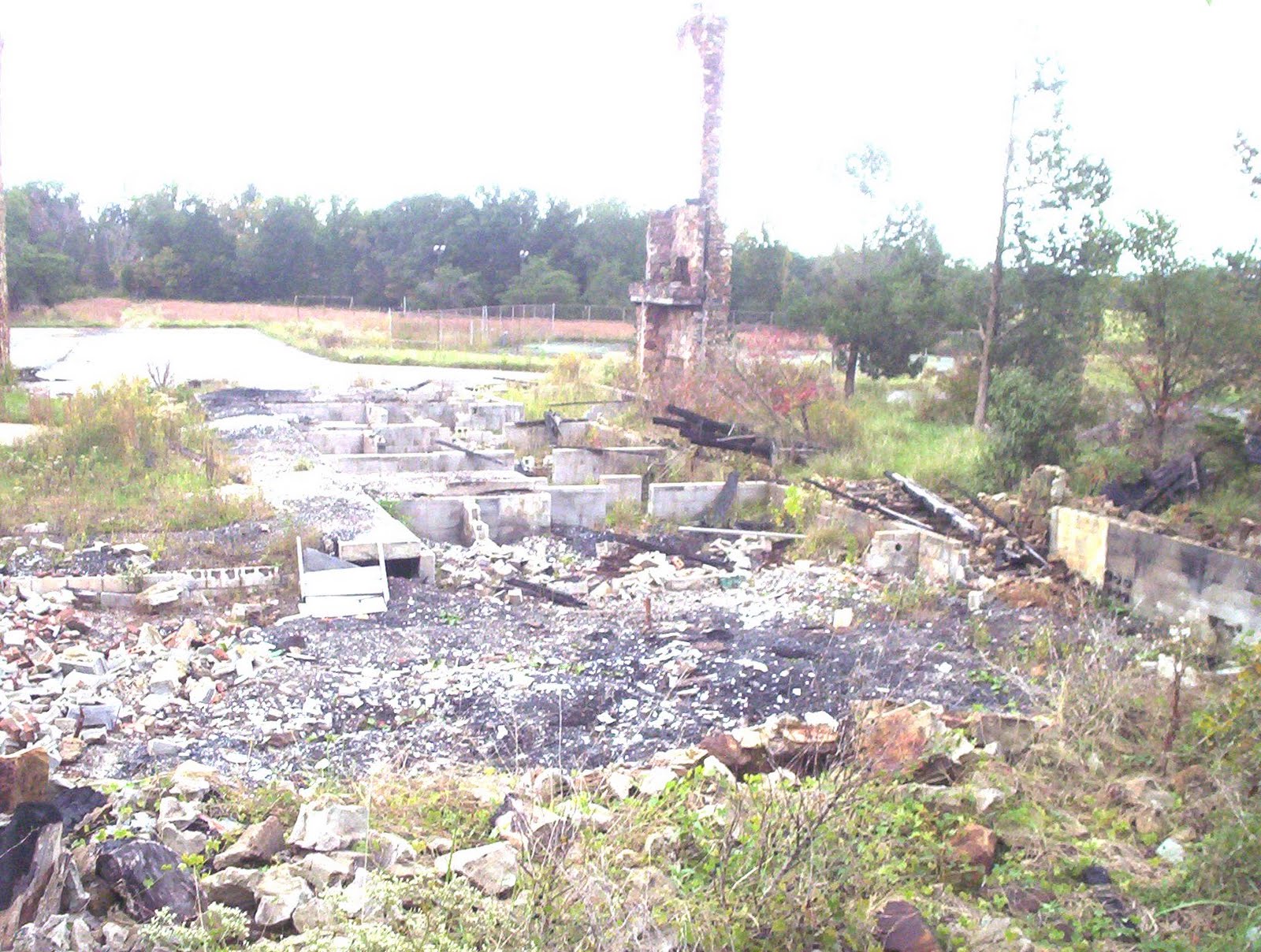 KENTUCKY-PICTURES-AMERICA: BURN-OUT REMAINS OF THE EVERLYS LAKE MALONE ...