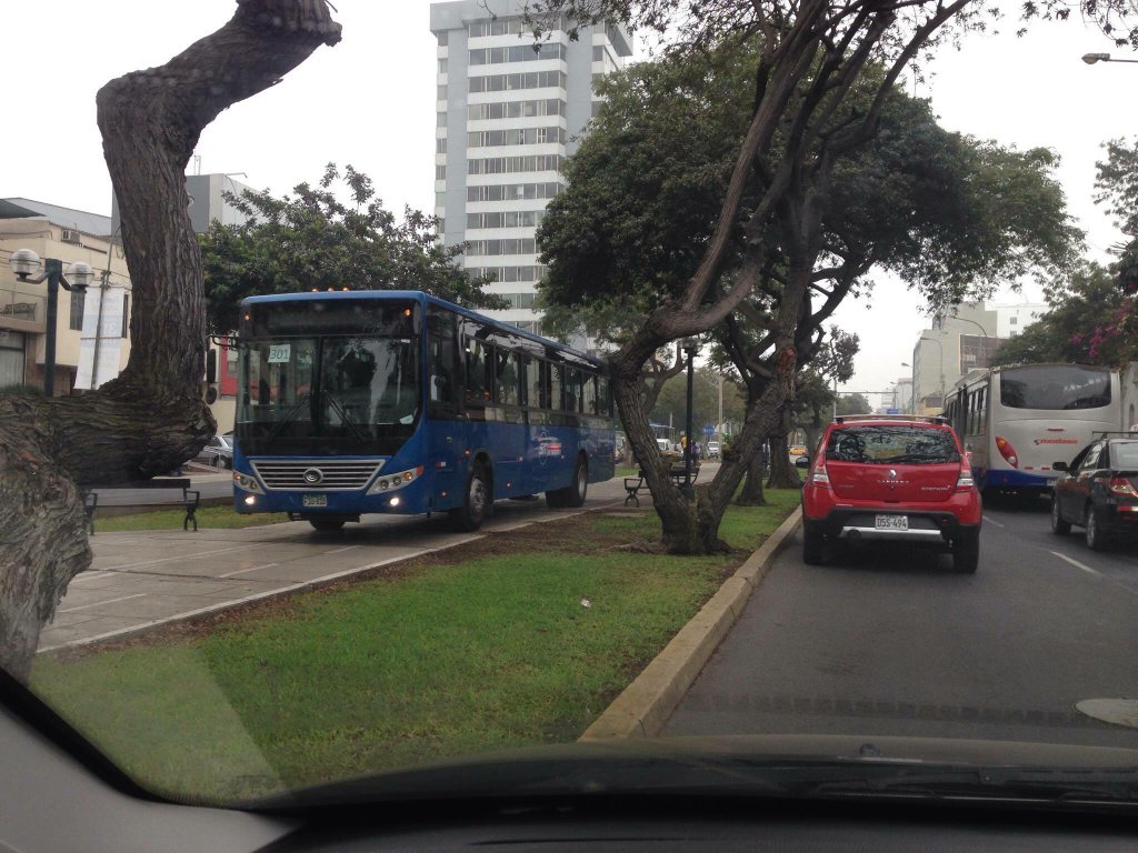 Metro de Lima (Horizonte 2025): ¿Para quién es la ciclovía?: bus azul ...