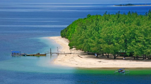 merasakan private beach di gili gde lombok - TOURISM INDONESIA