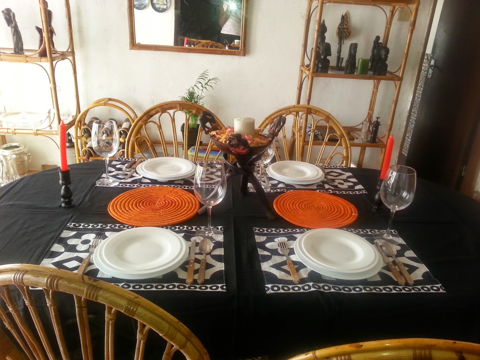 África de coração : Mesa com samakaka - pano típico de Angola