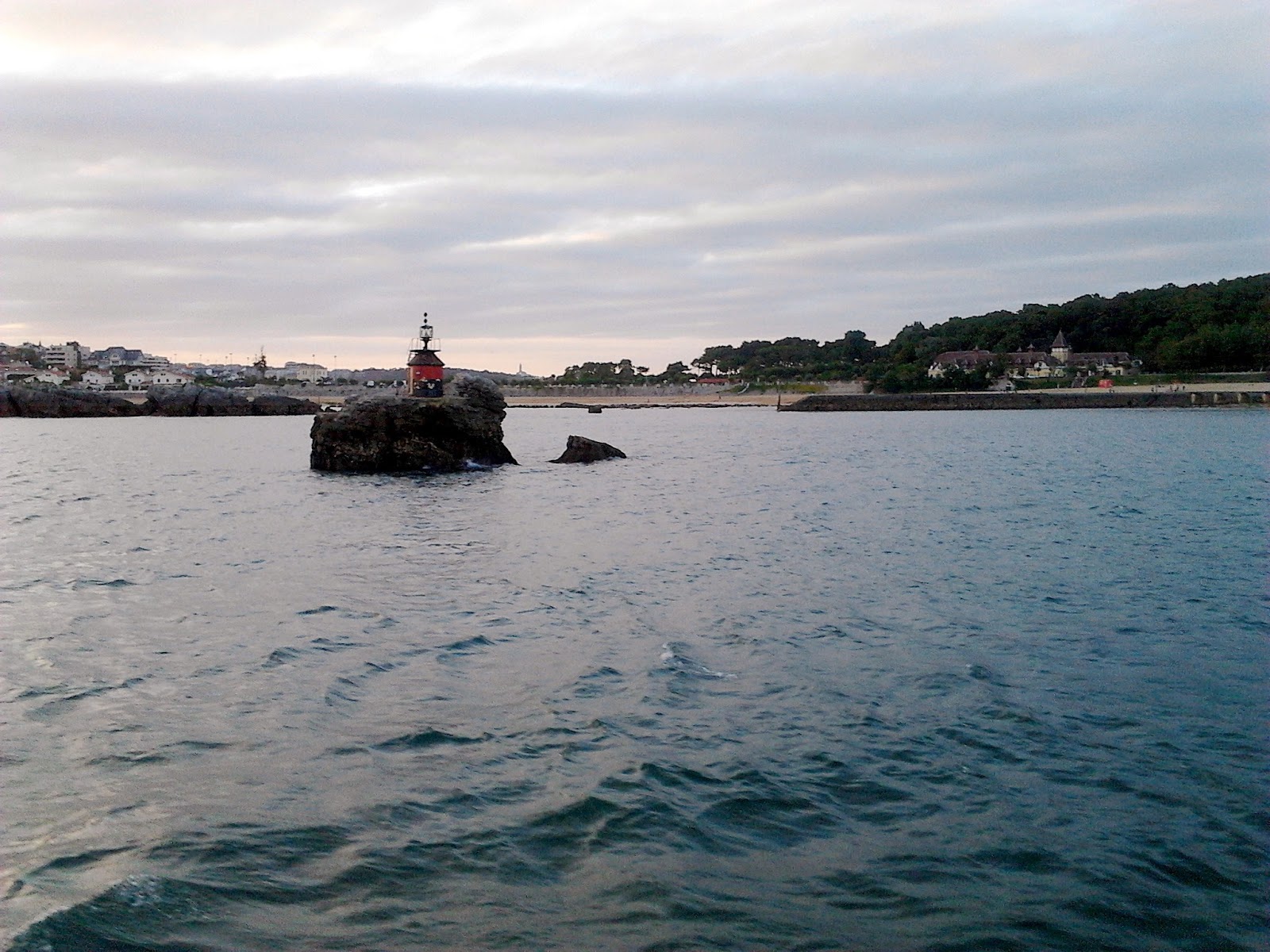 playas y paseos por la costa: ISLA DE LA HORADADA EN SANTANDER