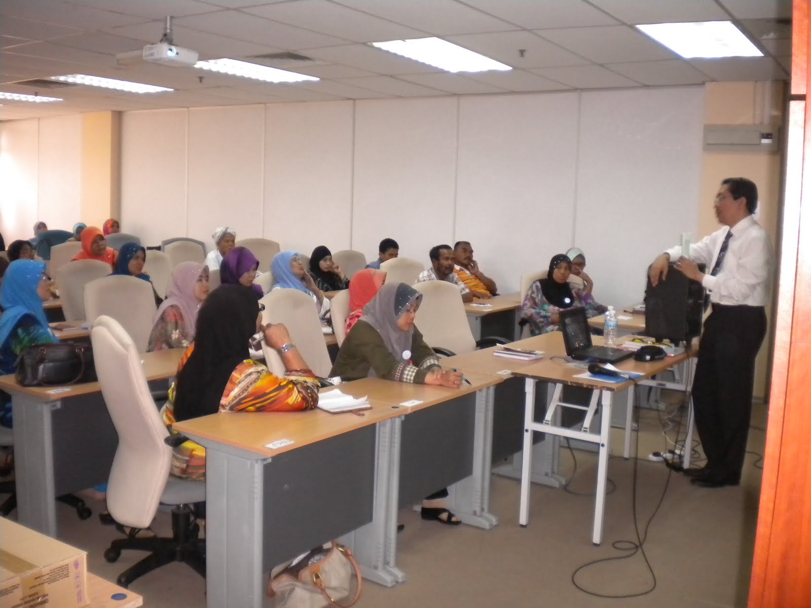 GIFFARINE SKYLINE UNITY (M): Syarahan Motivasi Oleh Dato' Roslan Abd Hamid