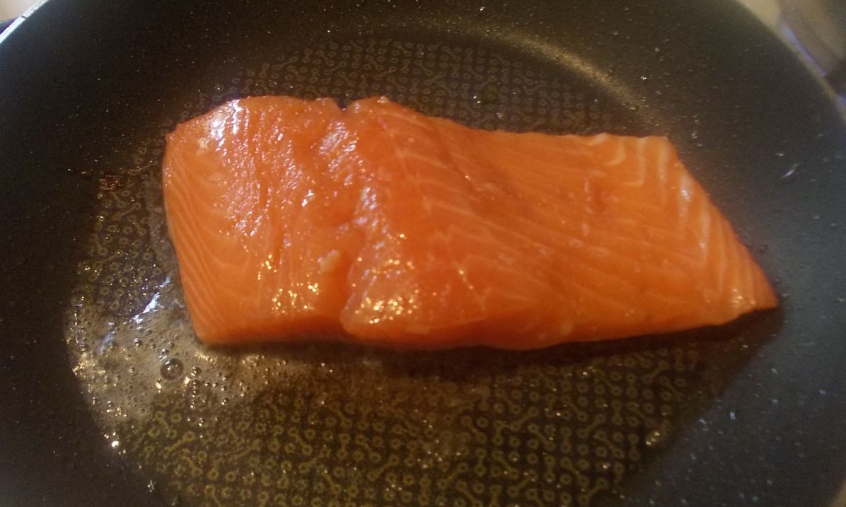 Super Nico: Somon cu orez prajit si sos de red curry