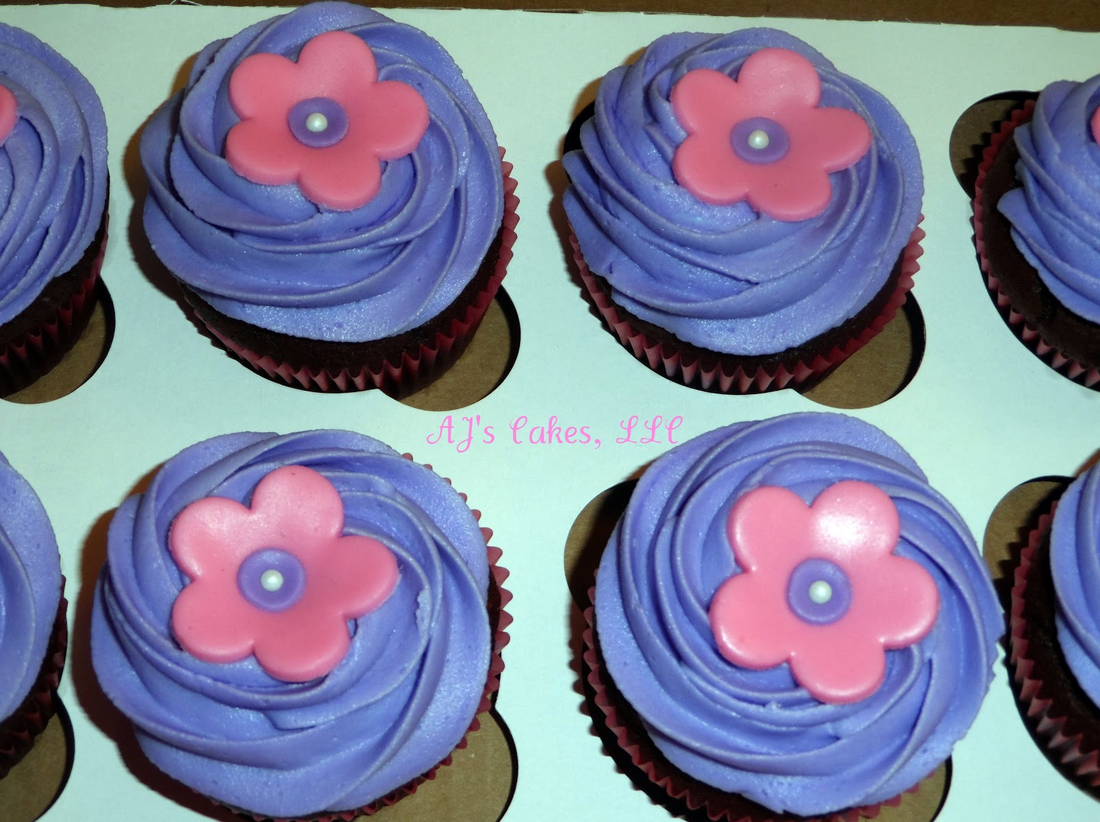 AJ's Cakes: Pink and Purple Cupcakes