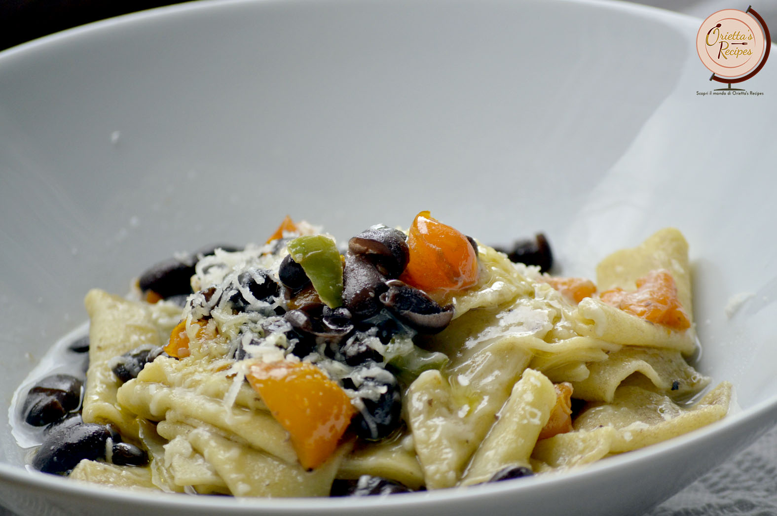 Orietta's Recipes: Quadrotti di pasta con fagioli neri piccanti