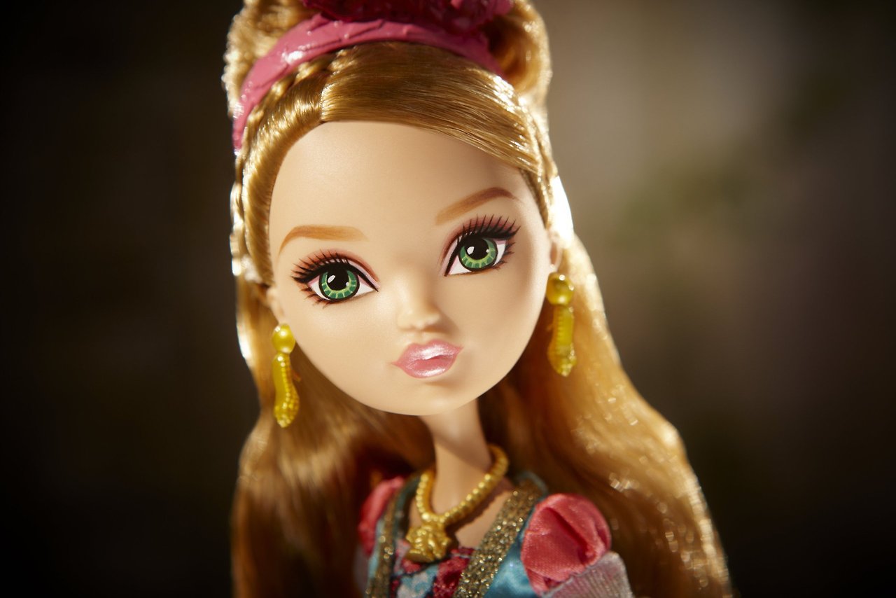 Ever After High News: ASHLYNN AND HUNTER / ASHLYNN Y HUNTER