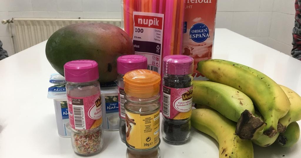 AAT-ZIG EGUZKITZA: PLATANO ETA MANGOKO SMOOTHIEA