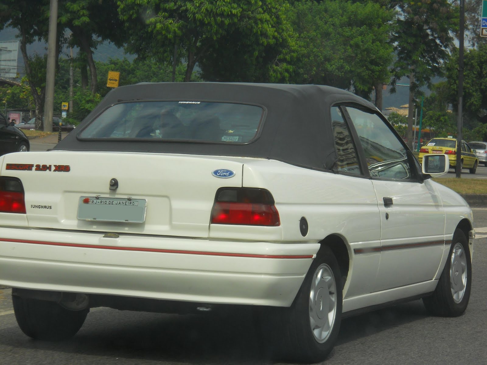 Registros Automotivos do Cotidiano: Escort XR3 conversível MK5 vezes 3!
