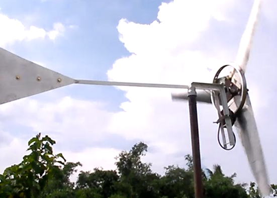 ~: Fan Motor As Wind Turbine Dynamo