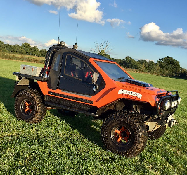 Landrover Defender: Range Rover Dakar off road challenge truck