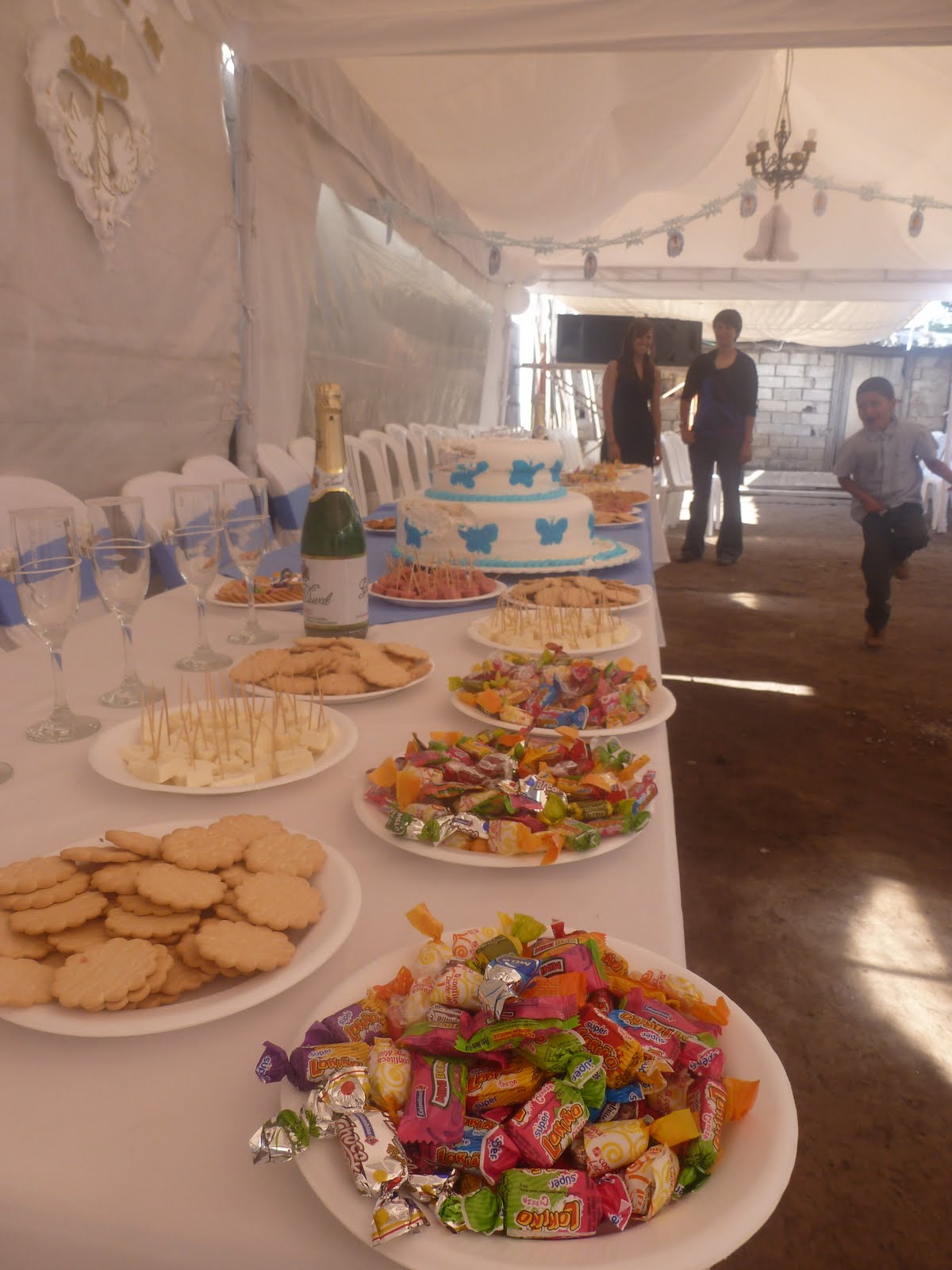 Sonríe que estás en el mitad del mundo: Ecuadorian Baptism Party