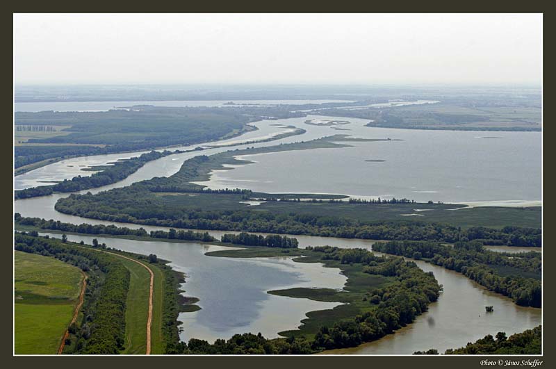 Entre deux eaux: Les fleuves et les lacs en Hongrie
