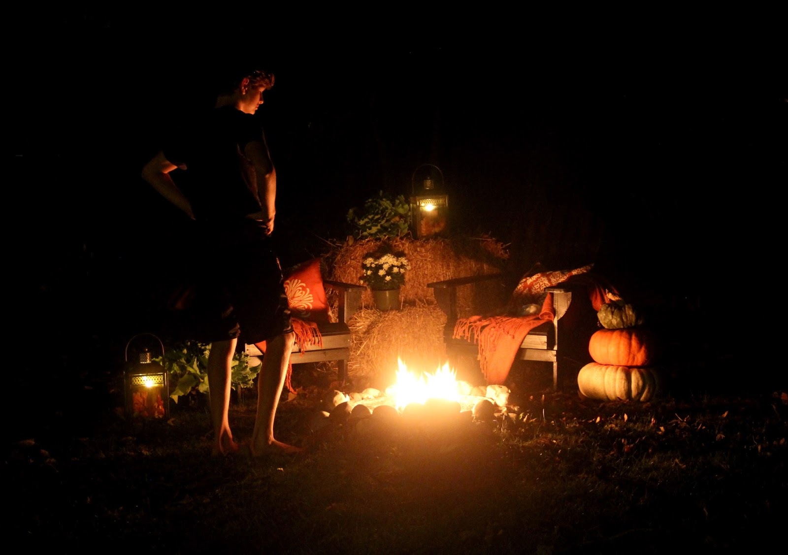 The Yellow Cape Cod: How To Create A Cozy Backyard Fall Fire Pit