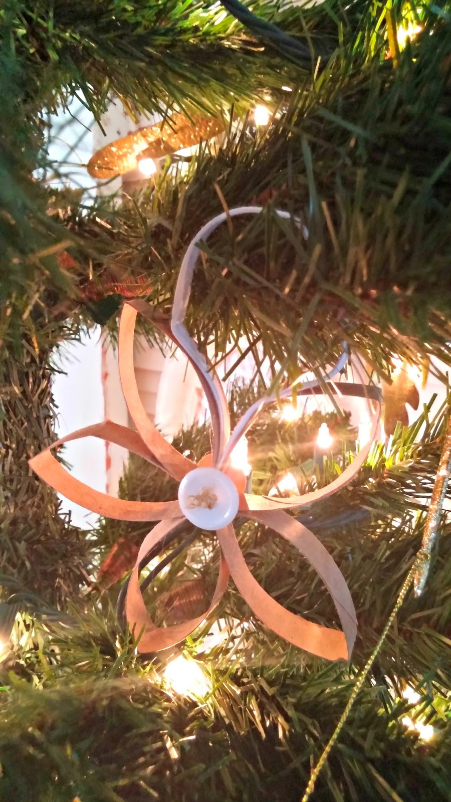 Christmas Decorating - How to Create a Boho Christmas Tree - Little ...