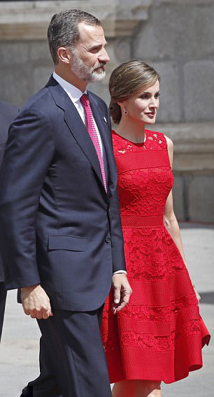 Royal Family Around the World: Spanish Royals Commemorate First ...