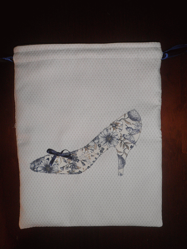 Con un trocito de fieltro: Bolsas para guardar zapatos Con un trocito de fieltro: Bolsas para guardar zapatos