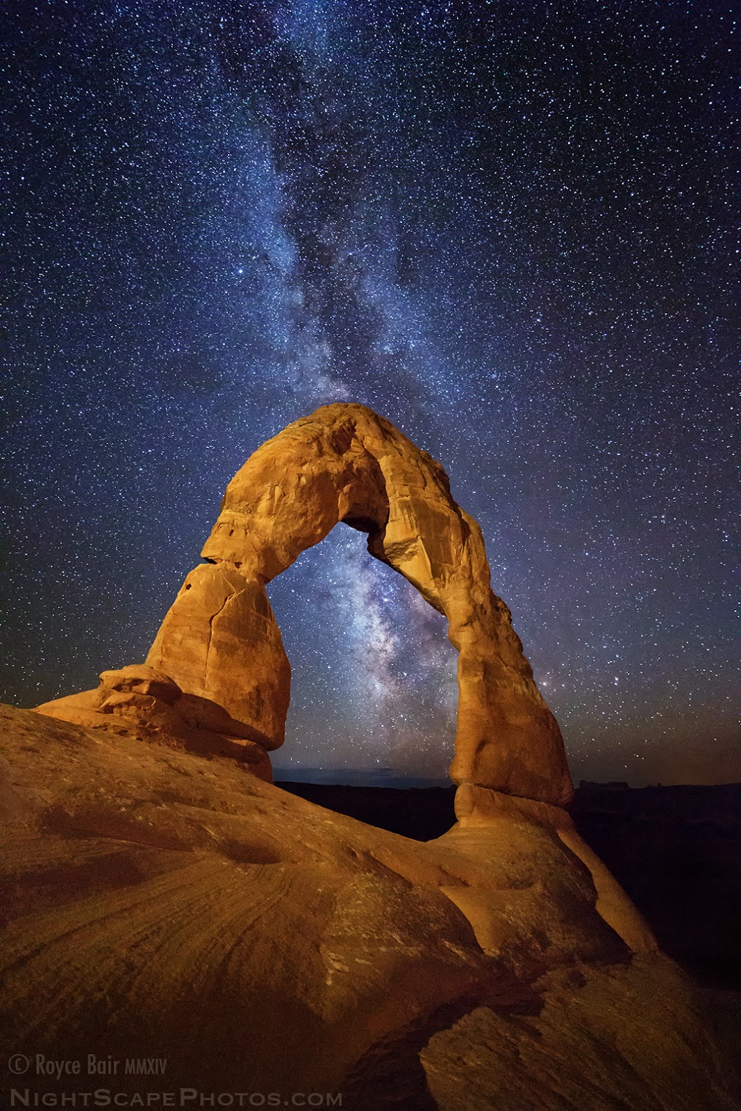 Delicate Arch and the Milky Way, I did the lighting [1495x996] [OS] : r ...