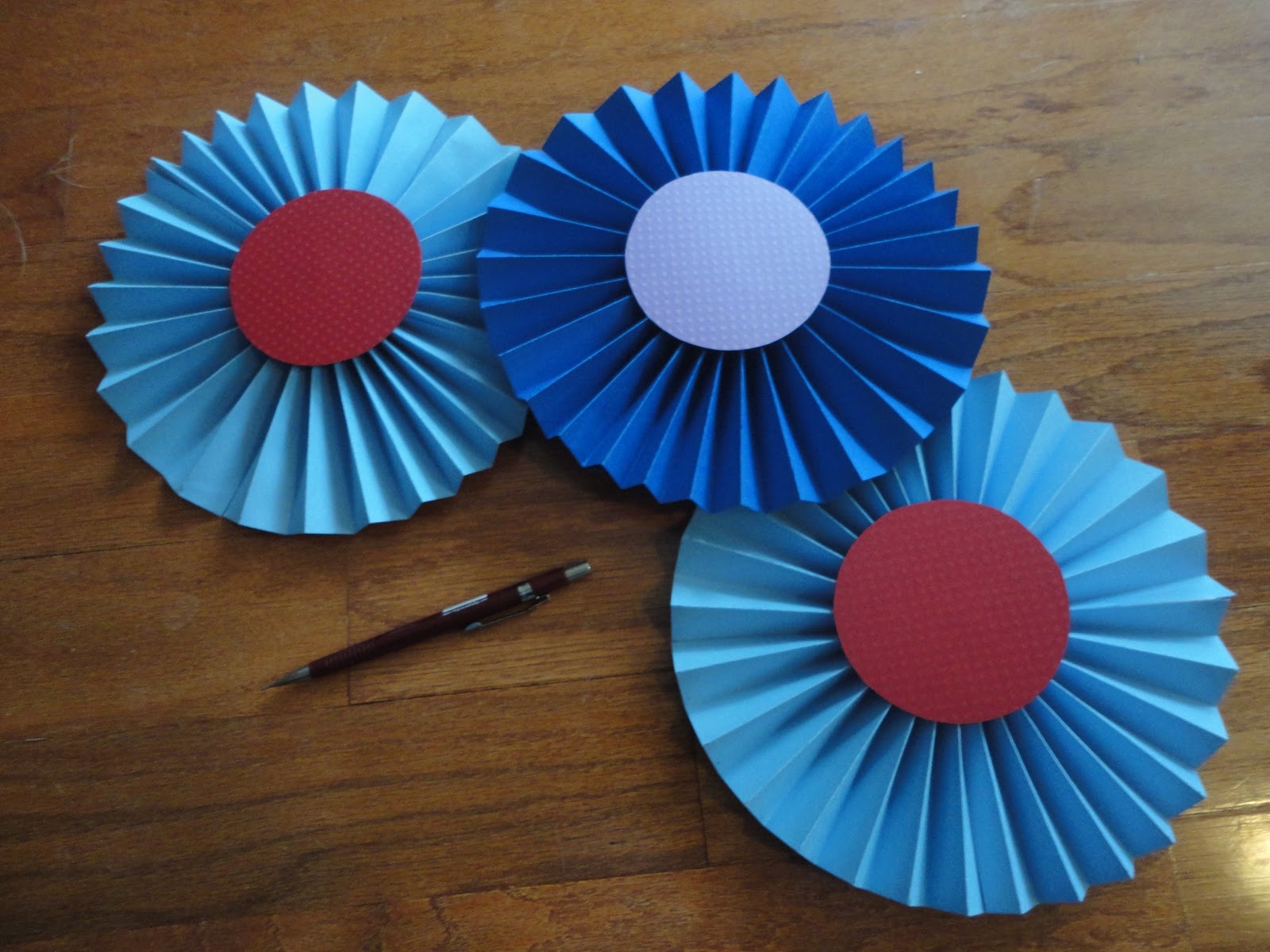 I'm Lexie and you know it: DIY Paper Fan Wheels