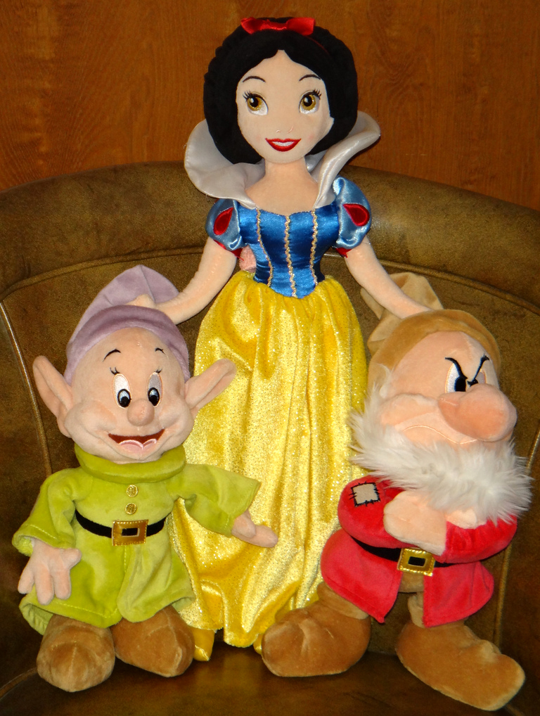 Filmic Light - Snow White Archive: 2012 Disney Store Plush Dwarfs ...