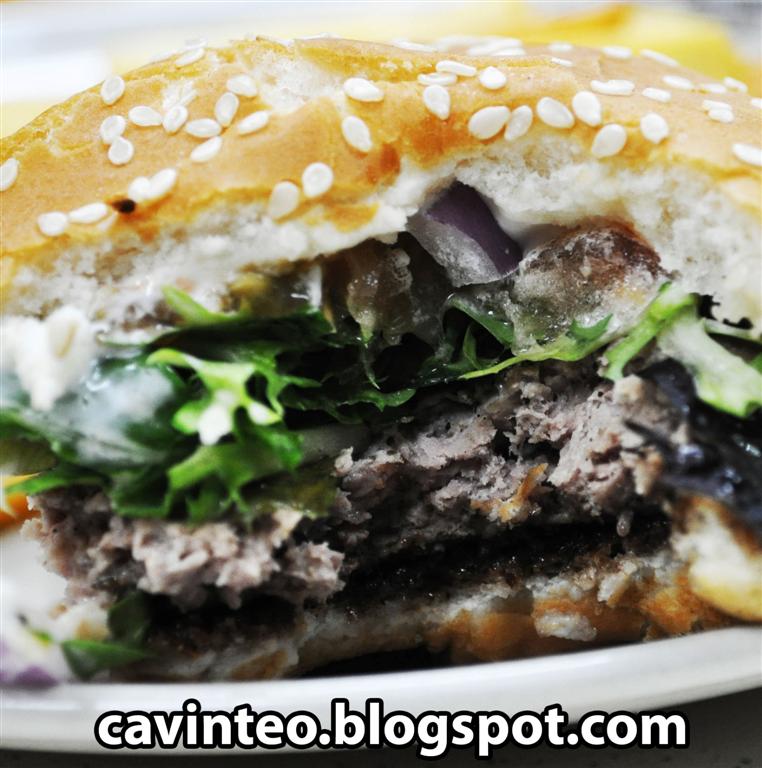 Entree Kibbles: 100 Grams Choco Lamb Burger @ De Burg (Ghim Moh Block 10)