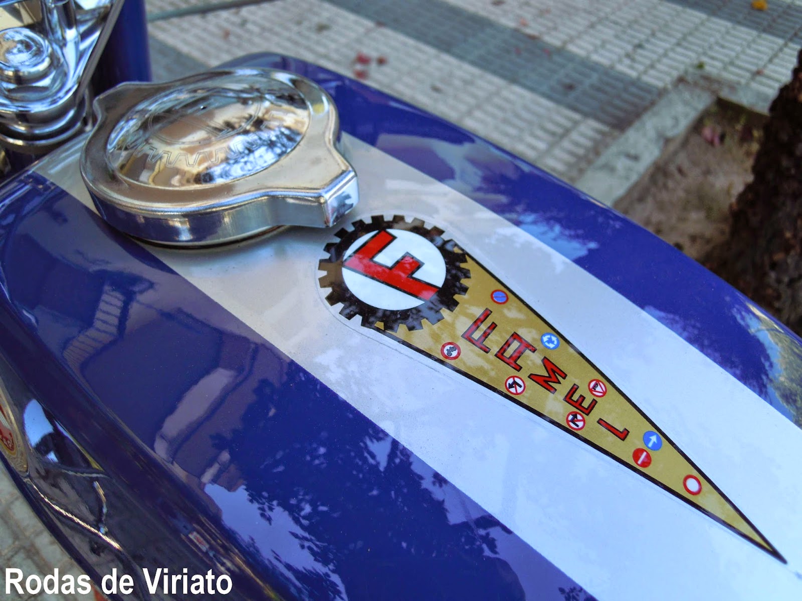 Motorizada Famel Phantom restaurada