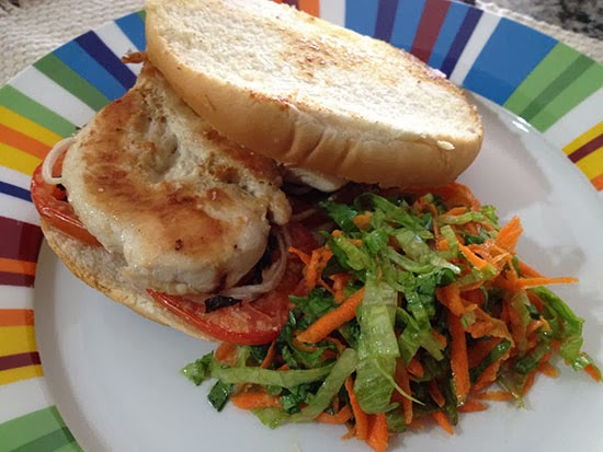 Vualá: Sándwich de pollo con ensalada fresca