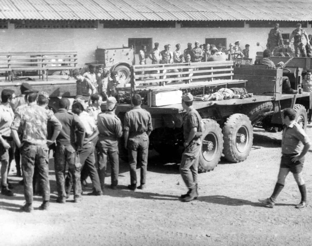 Luís Graça & Camaradas da Guiné: Guiné 63/74 - P11260: Álbum ...