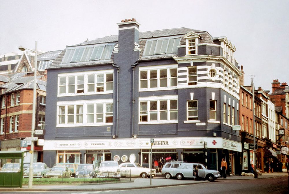 30 Fascinating Color Photographs Capture Street Scenes of Manchester in ...