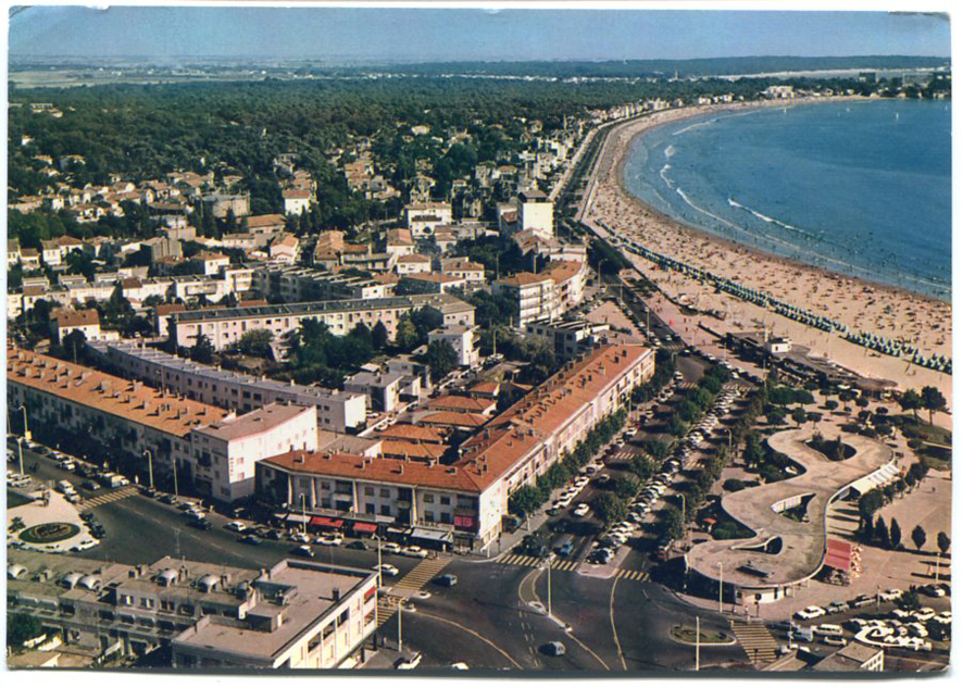 Architectures de Cartes Postales 2: Royan rare, Royan connu, Royan traversé