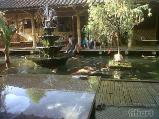 Contoh rumah makan cafe dari bambu bagus mojokerto jawa timur tukubagus