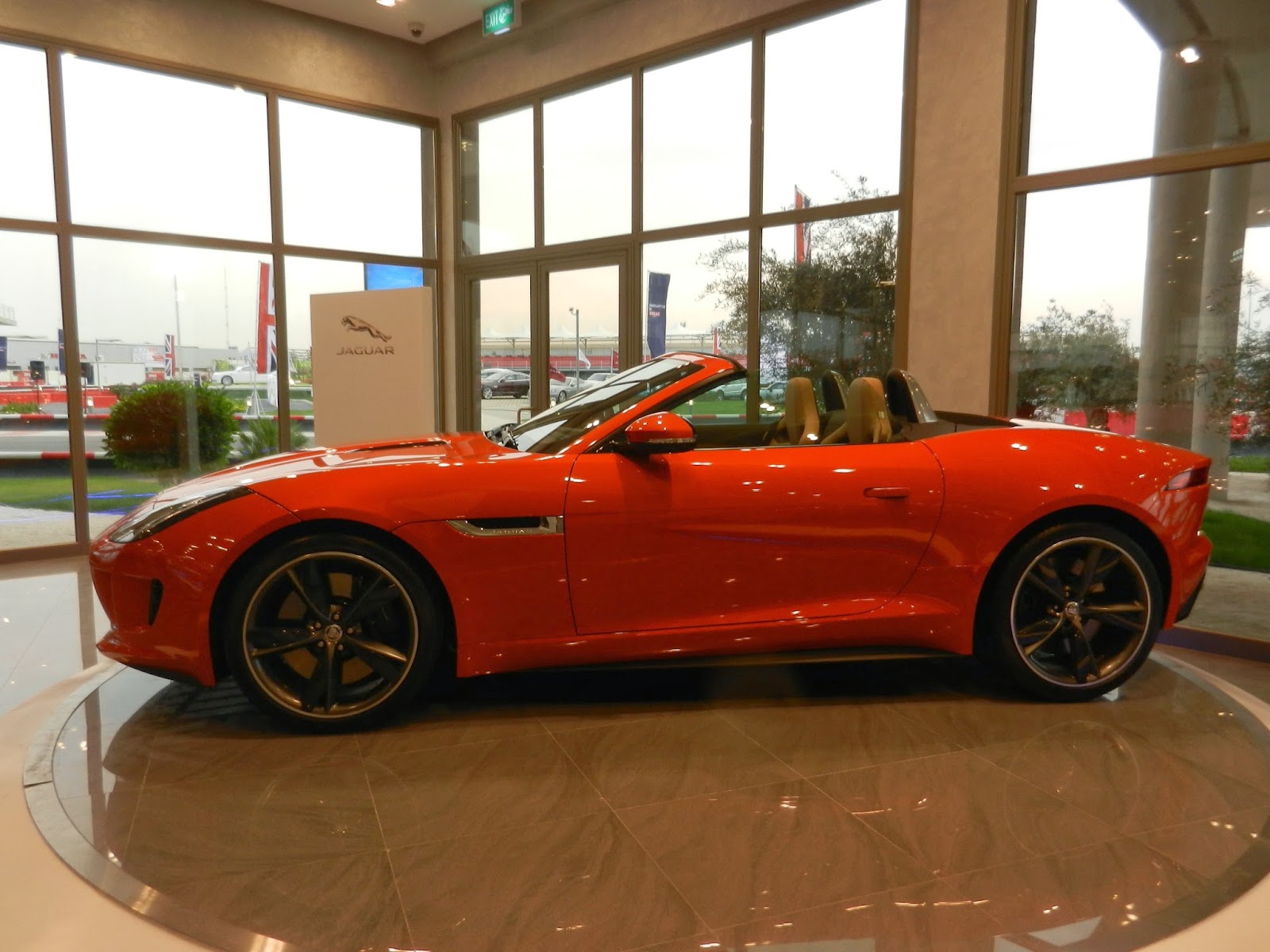 Kuweight 64: GREAT BRITISH AUTOMOTIVE SHOWCASE AT SIRBB CIRCUIT