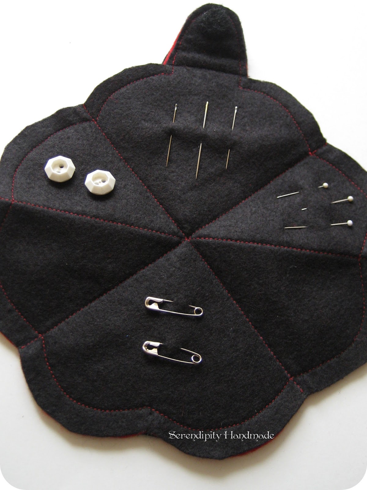 Serendipity Handmade: Ladybug Needle Case Tutorial