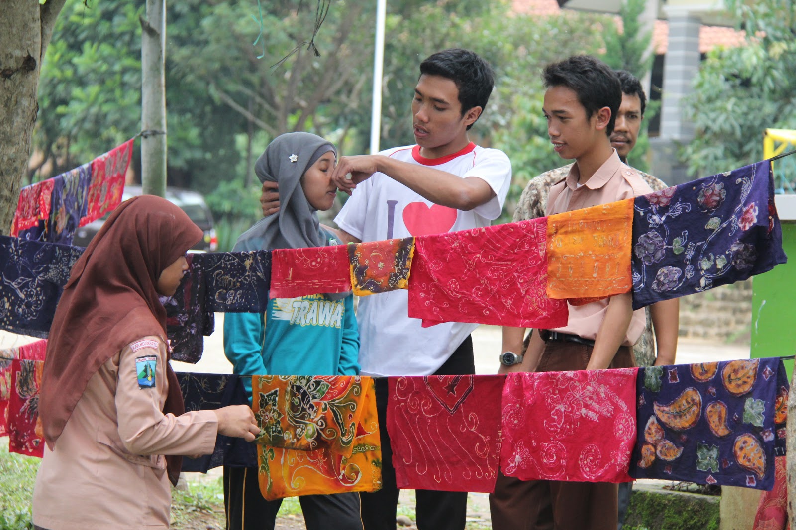 TEKNIK MEMBATIK : TEKNIK MEMBATIK