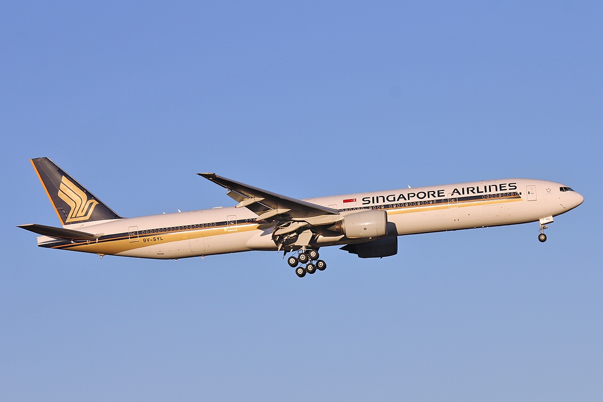 Perth Airport Spotter's Blog: Singapore Airlines B777-312 SQ225/224 today.