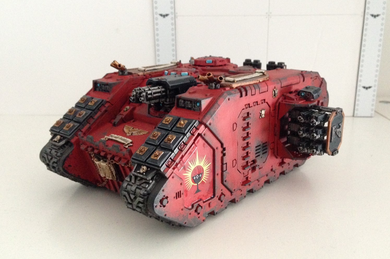 Segmentum Solar: Land Raider Crusader Blood Angels.