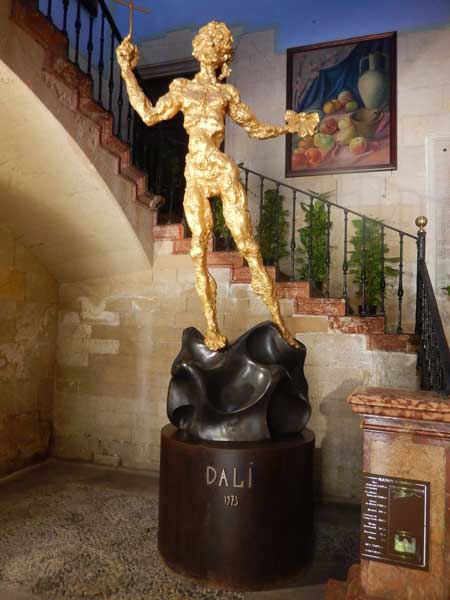 My French Easel: Saint John statue by Salvador Dali in Alicante
