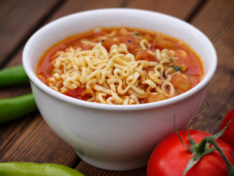 Amy's piece of cake: Nudlar med tomatcurry