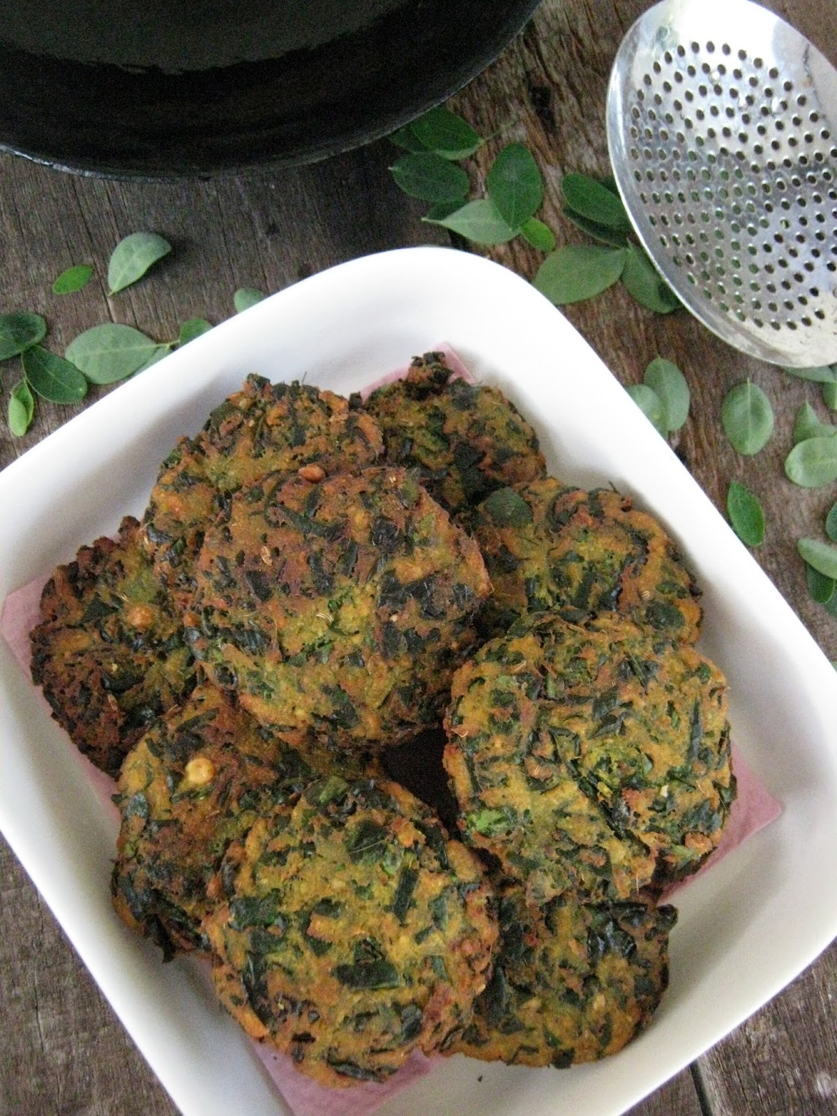 KARI LEAFS ... Malaysian flavour's: MURUNGAI KEERAI VADAI