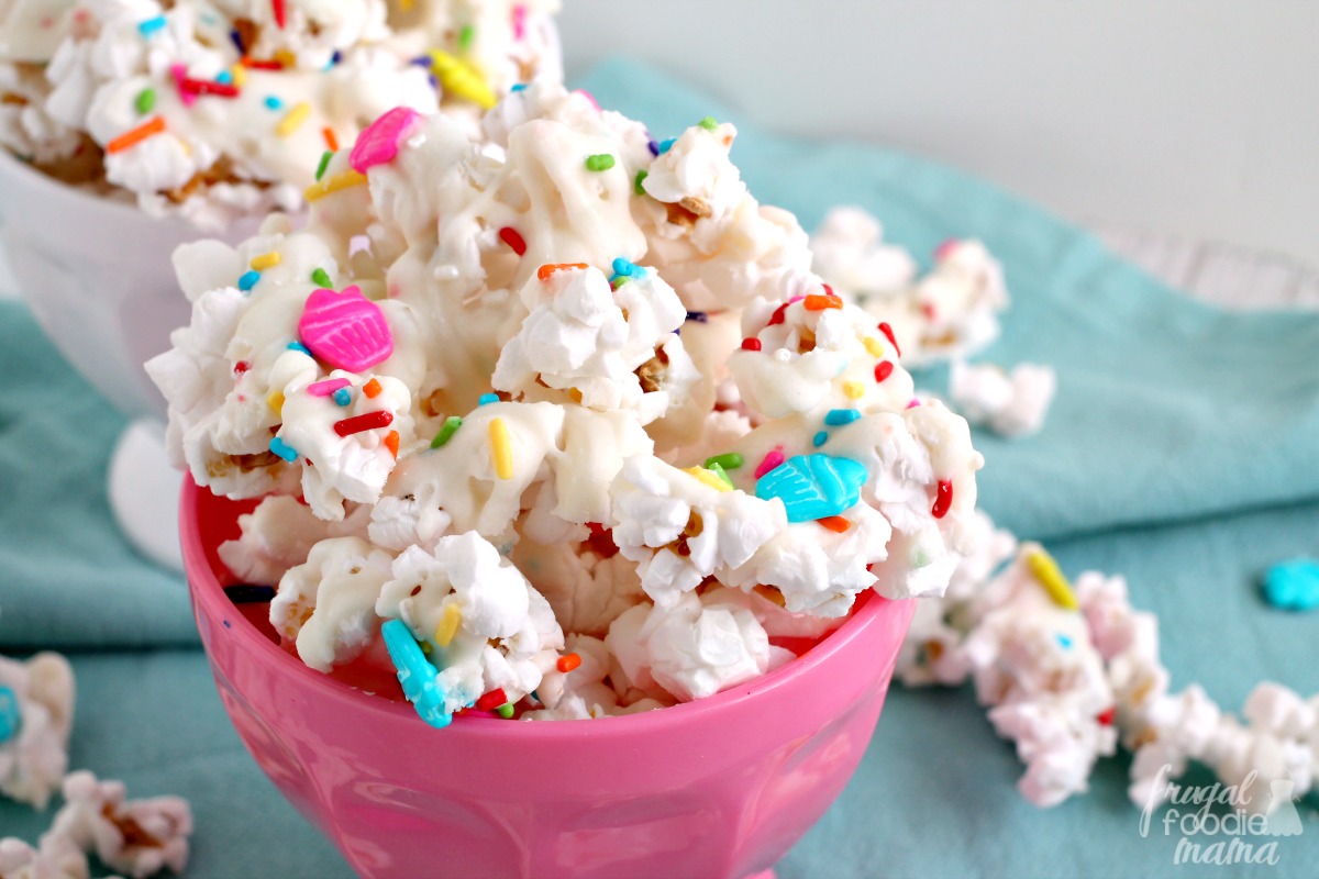 Frugal Foodie Mama: Funfetti Cupcake Popcorn