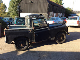 Landrover Defender: Land Rover 1976 Series 111 Pick up.