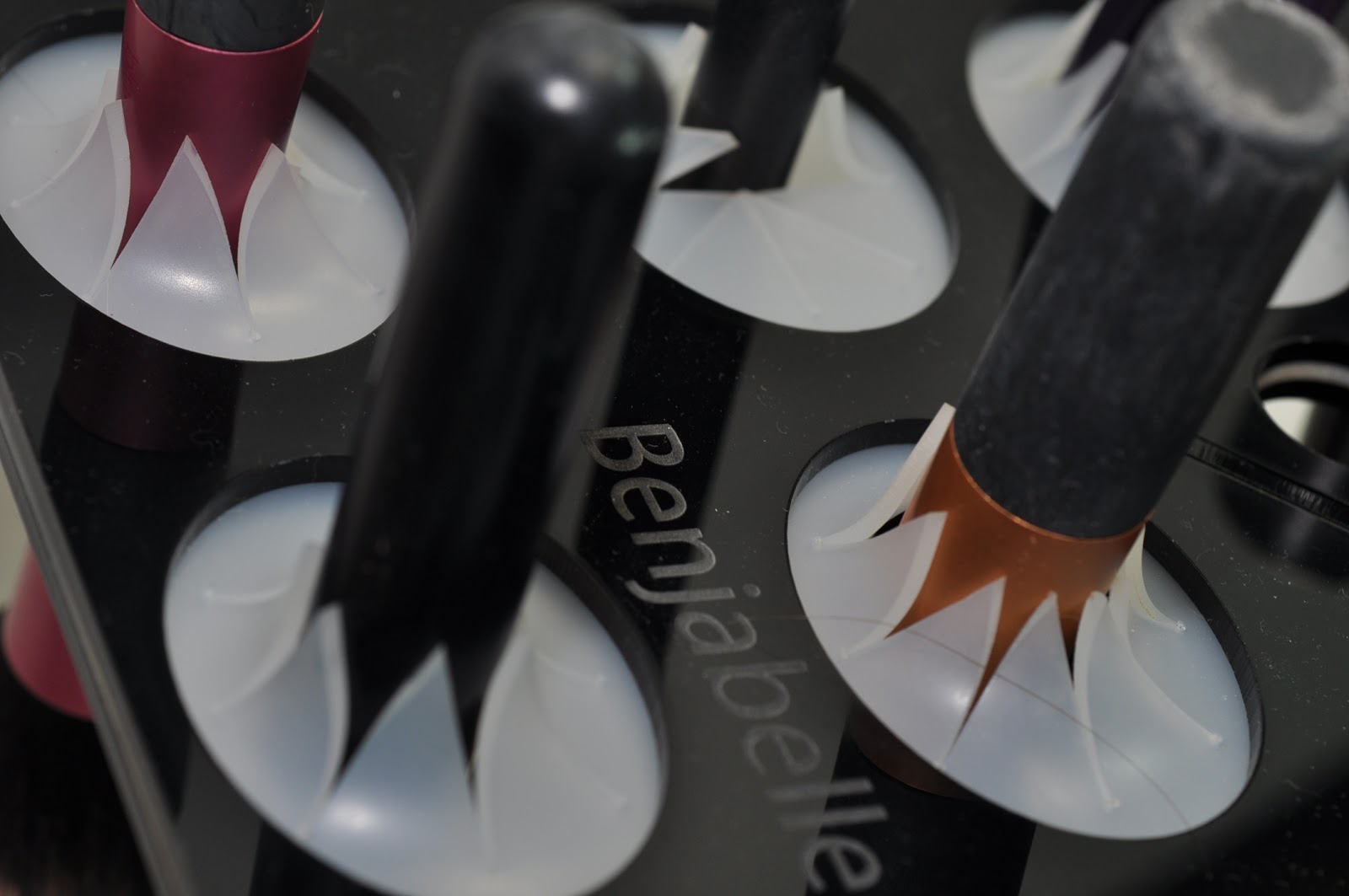Benjabelle Makeup Brush Tree Review - The Shades Of U