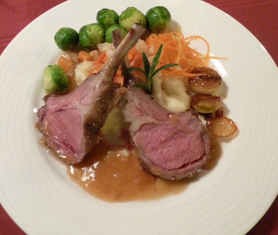 Lammesadel "Lofoten" med rotgrønnsaker og sennepsjy