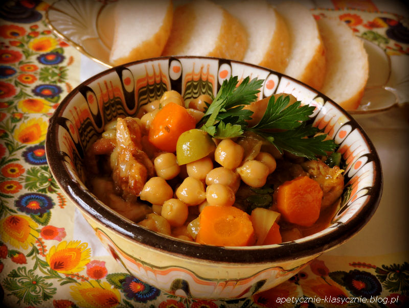 TADŻIN (TAGINE) Z KURCZAKA Z CIECIORKĄ – apetycznie-klasycznie