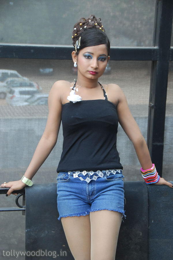 Ishitha New item Girl Hot Photos Stills Gallery