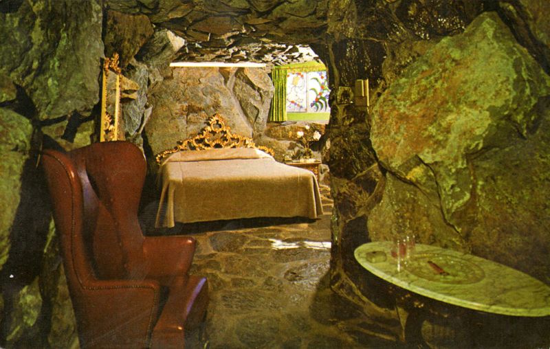 45 Cool Pics That Show Interior of the Madonna Inn, California in the ...