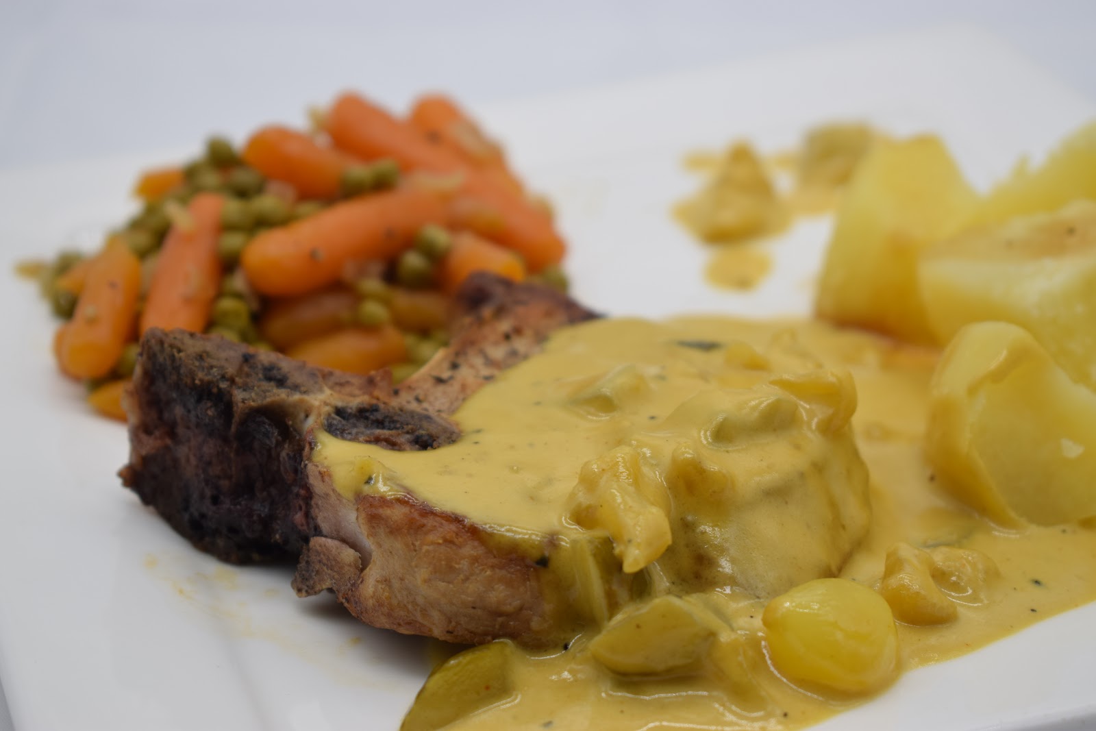 Varkenskoteletjes met picklessaus - Porc chops with piccalilly sauce