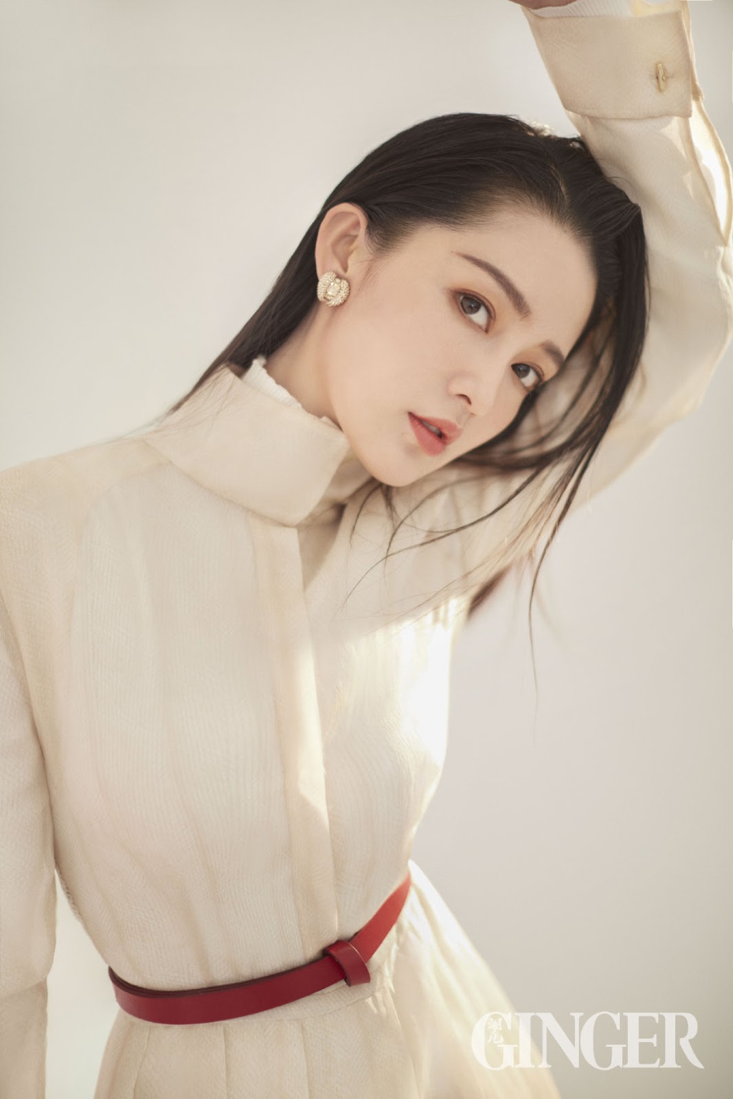 China Entertainment News: Li Qin poses for photo shoot