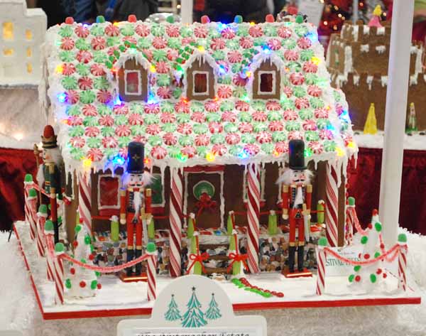 Artwife Needs a Life: Gingerbread Houses at 2012 Festival of Trees