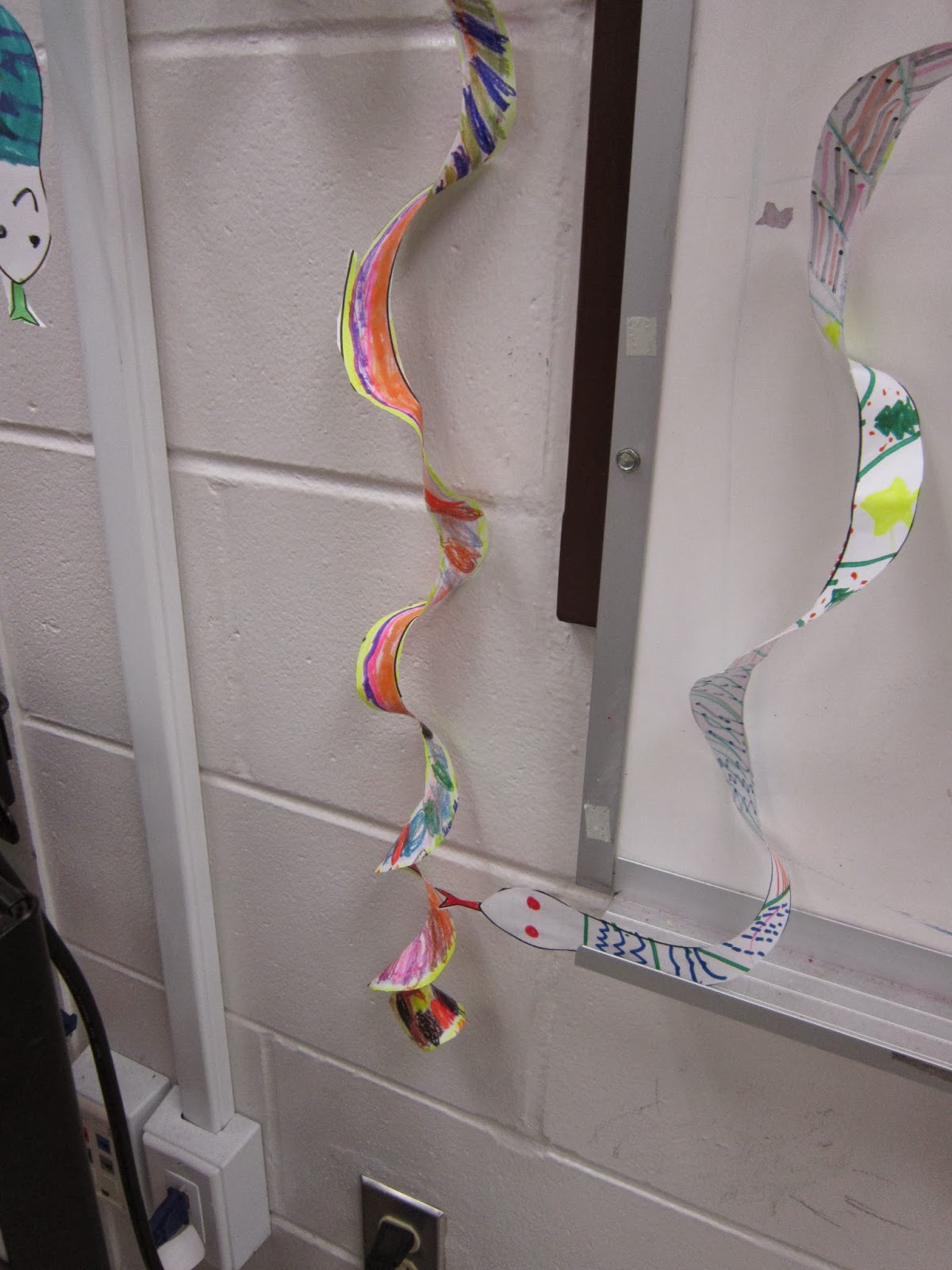 Mrs. Mona Lisa's Art Spot!: 1st grade Spiral Snakes